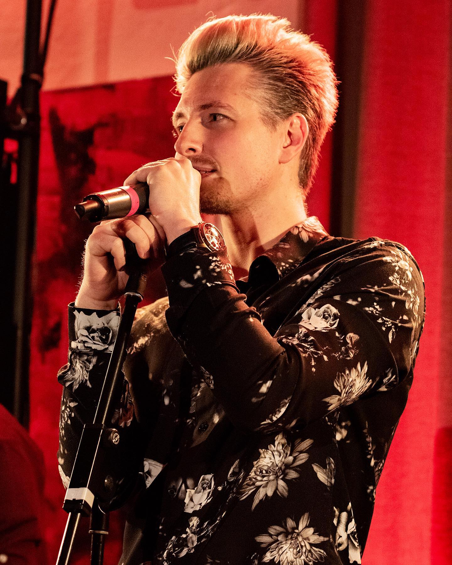 𝐈 𝐜𝐚𝐧’𝐭 𝐰𝐚𝐢𝐭 𝐭𝐨 𝐛𝐞 𝐨𝐮𝐭 𝐭𝐡𝐞𝐫𝐞 𝐨𝐧 𝐬𝐭𝐚𝐠𝐞 𝐢𝐧𝐟𝐫𝐨𝐧𝐭 𝐨𝐟 𝐚 𝐫𝐞𝐚𝐥 𝐚𝐮𝐝𝐢𝐞𝐧𝐜𝐞 ...